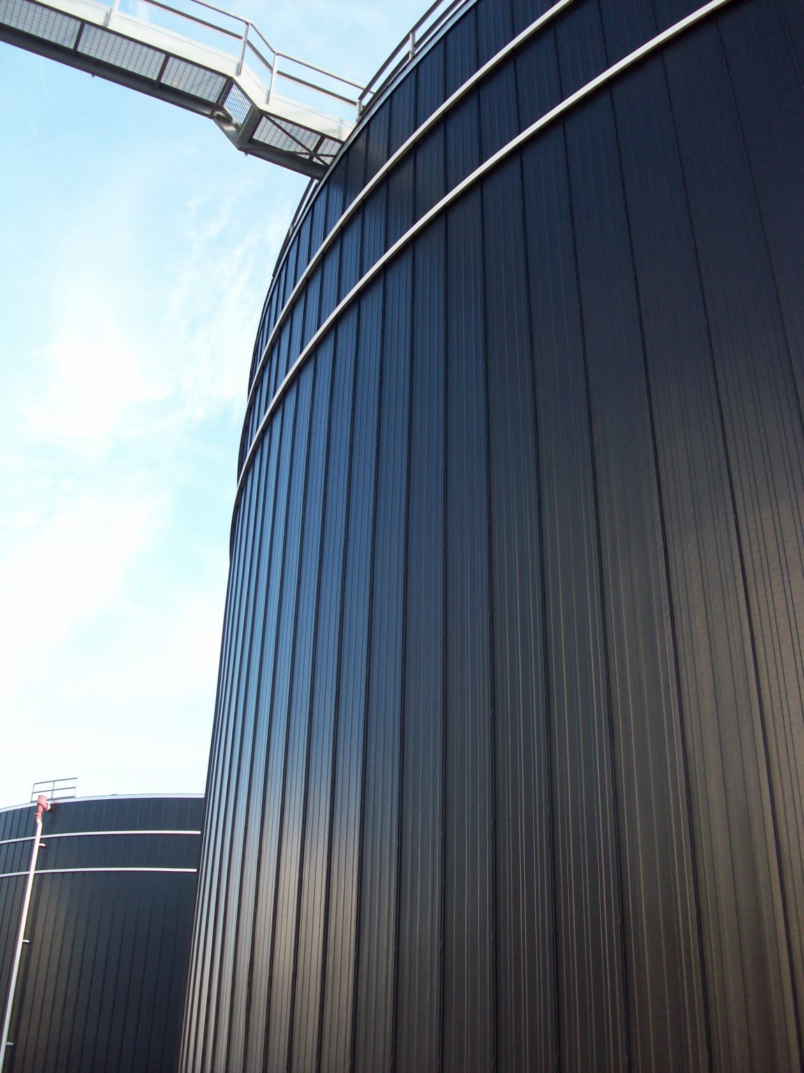 Storage Tank Insulation Systems - Vertical Standing Seam | Insultherm